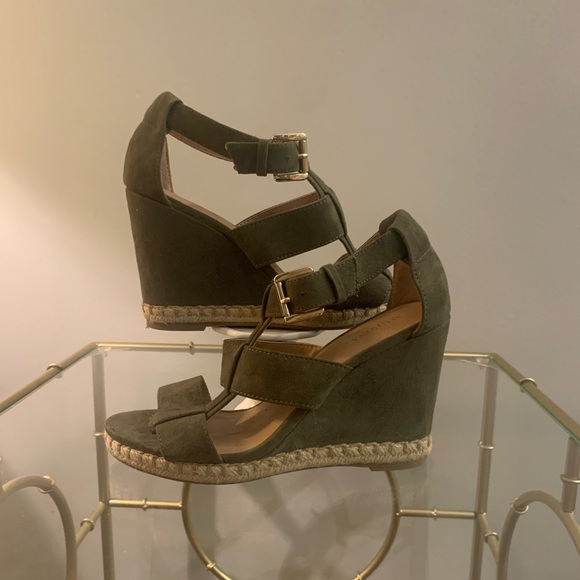 Merona | Shoes | Merona Sz 6 Olive Green Wedge Strappy Sandals Faux ...